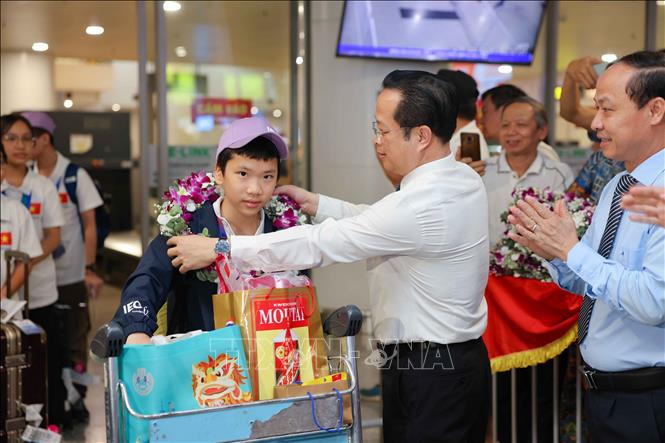 Việt Nam xếp thứ hai toàn đoàn tại Olympic Toán và Khoa học quốc tế ...