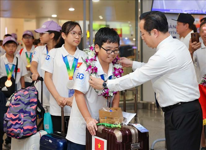 Việt Nam xếp thứ hai toàn đoàn tại Olympic Toán và Khoa học quốc tế ...