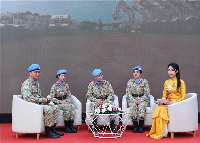 Triển lãm ảnh “Nữ quân nhân Việt Nam trong hoạt động GGHB Liên hợp quốc ...
