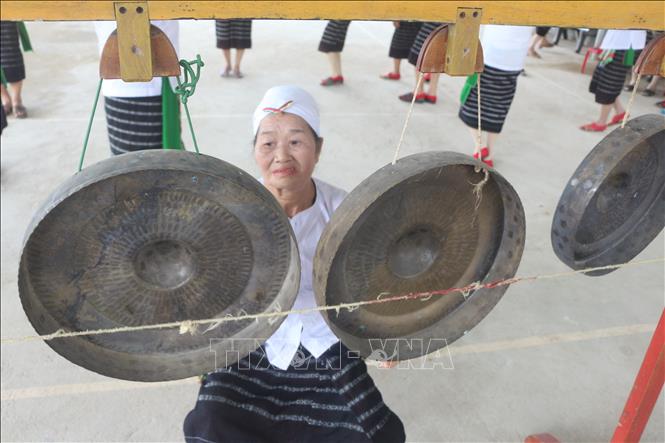 Tho ethnic group drums to preserve gong culture - VNA Photos - Vietnam ...
