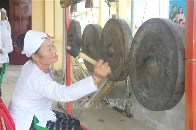 Tho ethnic group drums to preserve gong culture - VNA Photos - Vietnam ...