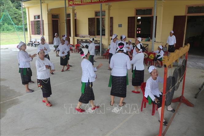 Tho ethnic group drums to preserve gong culture - VNA Photos - Vietnam ...