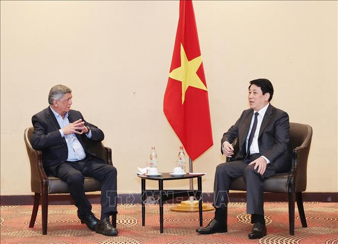 State President meets with leader of Communist Party of Chile in ...