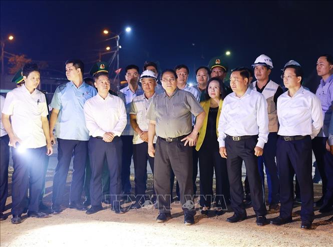 PM inspects pilot smart border gate project in Lang Son - VNA Photos ...