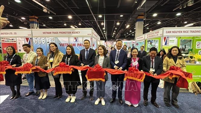 Vietnam attends PLMA's 2024 Private Label Trade Show in US - VNA Photos ...