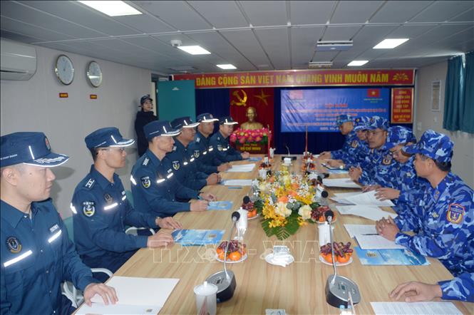 Vietnam, China join hands in building peaceful, law-abiding sea area ...
