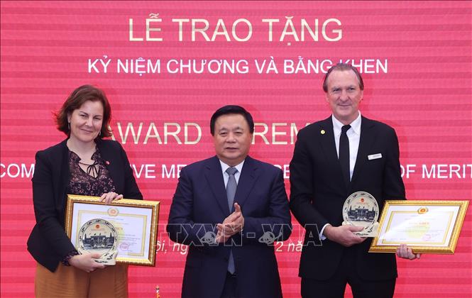 Trao Kỷ niệm chương tặng Đại sứ Australia - Ảnh thời sự trong nước ...