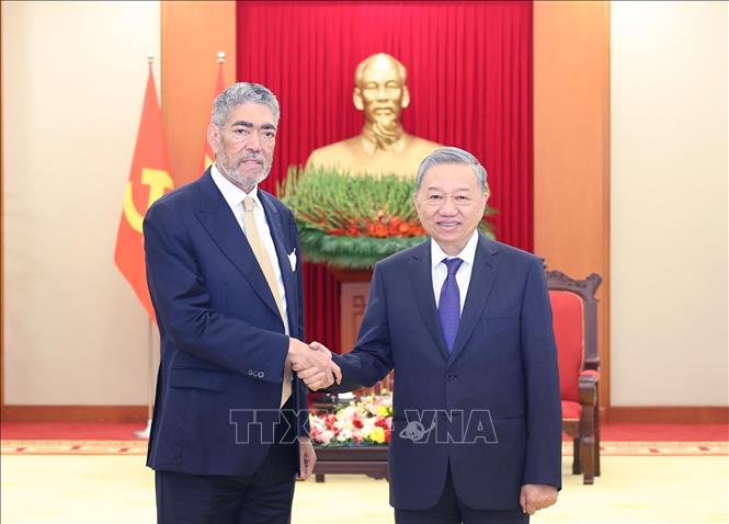 Party leader receives Dominican party official - VNA Photos - Vietnam ...
