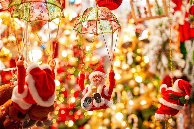 Không khí đón Noel sớm trên những con phố của Hà Nội - Ảnh chuyên đề ...