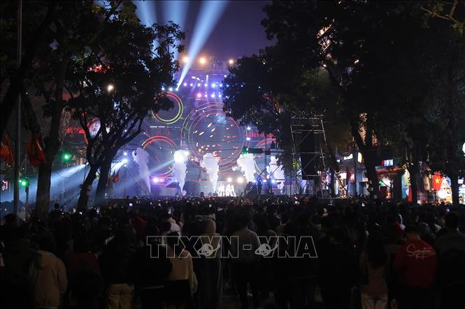 Countdown Party "Sống trọn khoảnh khắc" chào đón Năm mới 2025 - Ảnh ...