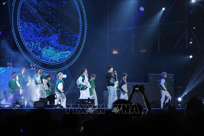 Countdown Party "Sống trọn khoảnh khắc" chào đón Năm mới 2025 - Ảnh ...