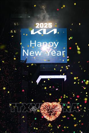 Quả cầu pha lê "bung lụa" đón Năm mới 2025 tại New York (Mỹ) - Ảnh thời ...