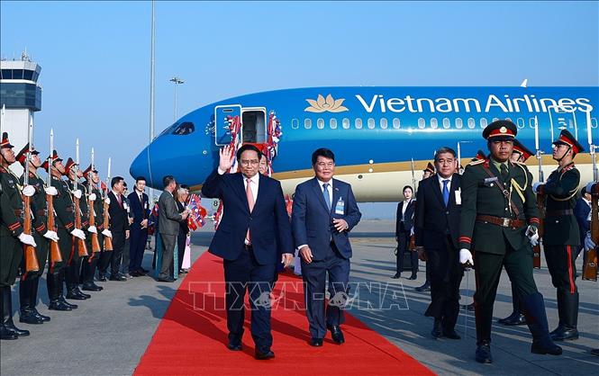 Thủ tướng bắt đầu chuyến thăm Lào và đồng chủ trì Kỳ họp lần thứ 47 Ủy ...
