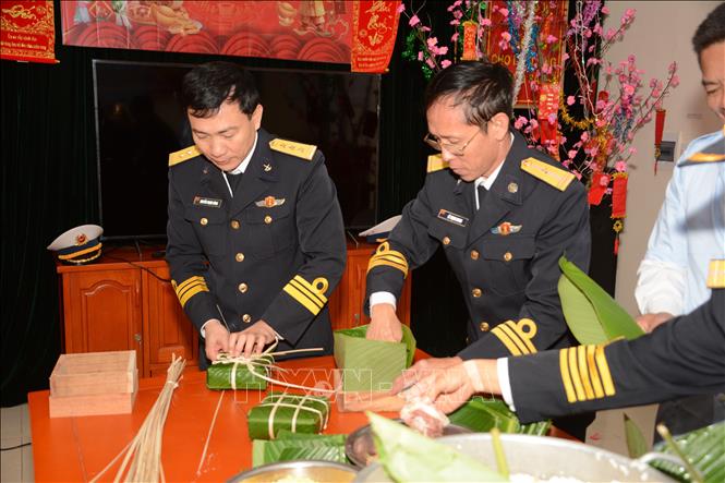 Chuẩn bị Tết cho chiến sĩ tại trạm rada 550 huyện đảo Lý Sơn - Ảnh thời ...