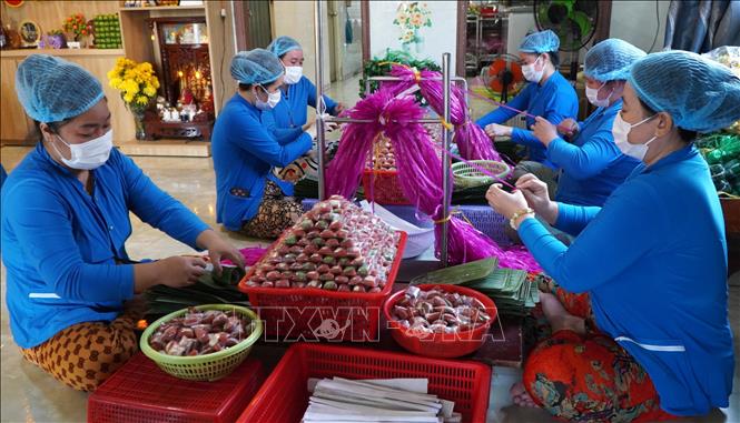 Đặc sản nem Lai Vung (Đồng Tháp) được tiêu thụ mạnh trong dịp Tết - Ảnh ...