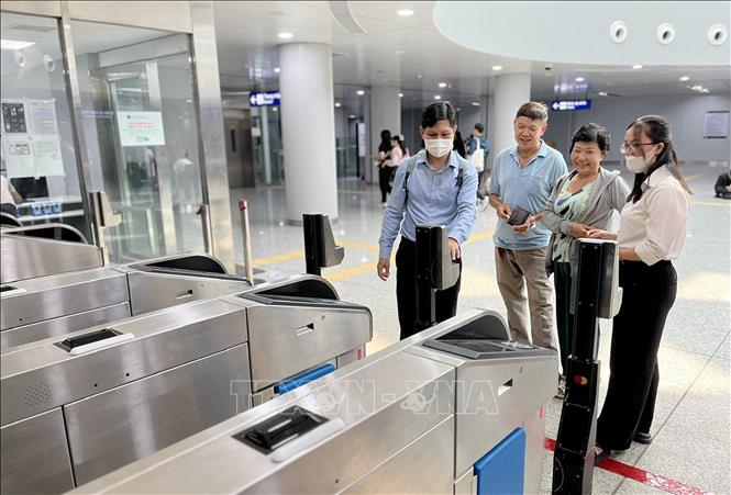 Tuyến metro Bến Thành - Suối Tiên bắt đầu thu phí - Ảnh thời sự trong ...