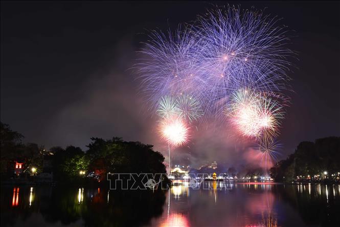 Hà Nội rực rỡ màn pháo hoa chào Xuân Ất Tỵ 2025 - Ảnh thời sự trong ...