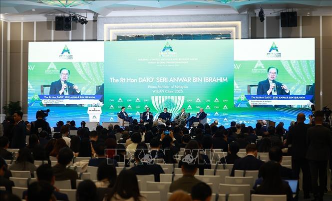 Plenary session of ASEAN Future Forum 2025 held - VNA Photos - Vietnam ...
