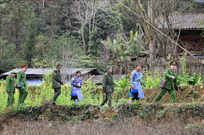 Nâng cao nhận thức pháp luật cho đồng bào ở xã đặc biệt khó khăn của ...