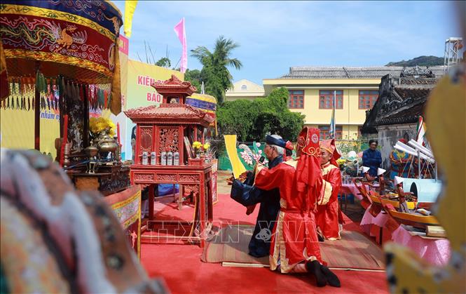 Thiêng liêng Lễ khao lề thế lính Hoàng Sa - Ảnh thời sự trong nước ...