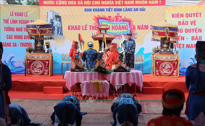 Thiêng liêng Lễ khao lề thế lính Hoàng Sa - Ảnh thời sự trong nước ...