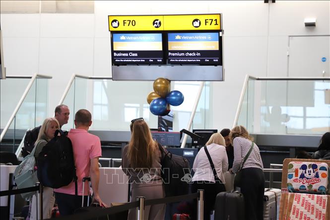 Vietnam Airlines marks 10 years of UK route operations - VNA Photos ...