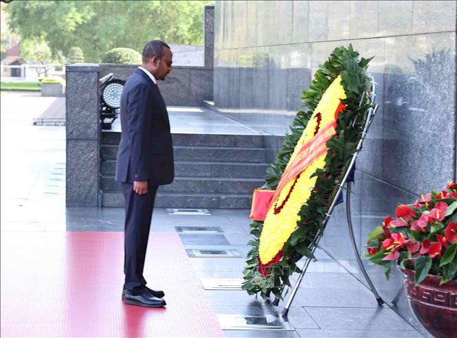 Ethiopian PM pays respect to President Ho and Vietnamese martyrs - VNA ...