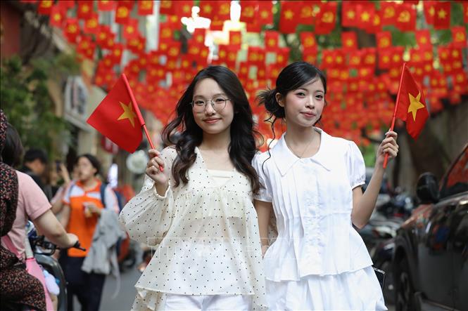 Hanoi vibrant with national flags marking big festivals - VNA Photos ...