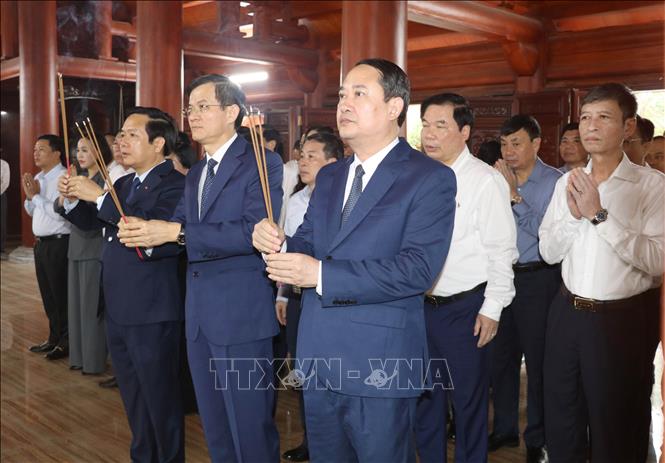 50 năm thống nhất đất nước: Lãnh đạo tỉnh Ninh Bình dâng hương tưởng nhớ các Anh hùng liệt sĩ ...