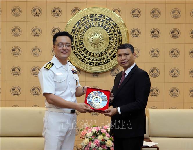 Lãnh đạo thành phố Đà Nẵng tiếp Chỉ huy Tàu khu trục Kang Gam Chang ...