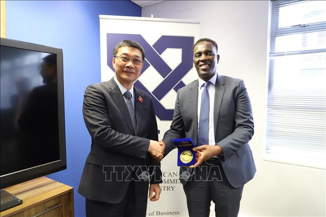 Đoàn đại biểu Quốc hội Việt Nam làm việc với Phòng Thương mại và Công ...