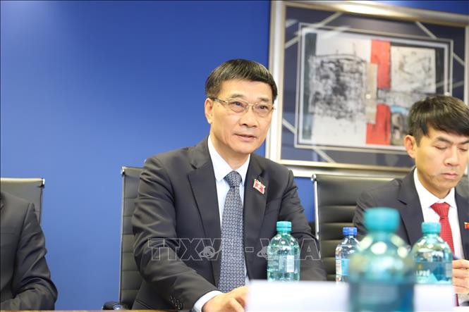 Đoàn đại biểu Quốc hội Việt Nam làm việc với Phòng Thương mại và Công ...