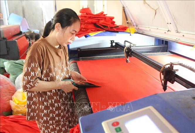 80th National Day: Hanoi’s villages red with national flags - VNA ...