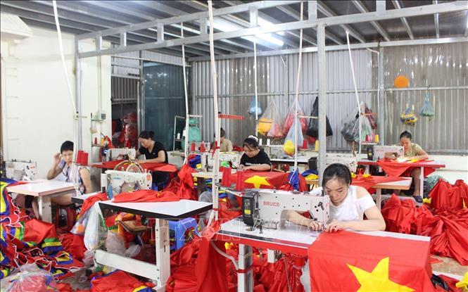 80th National Day: Hanoi’s villages red with national flags - VNA ...