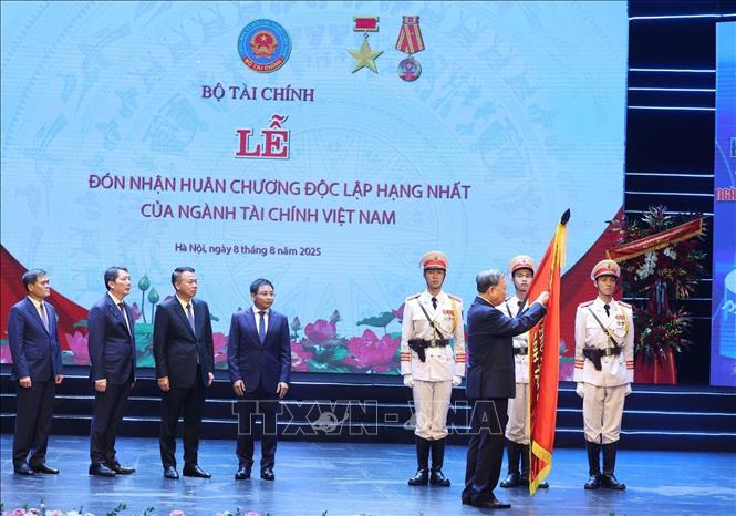 Party leader lauds finance sector’s contributions to national economy ...
