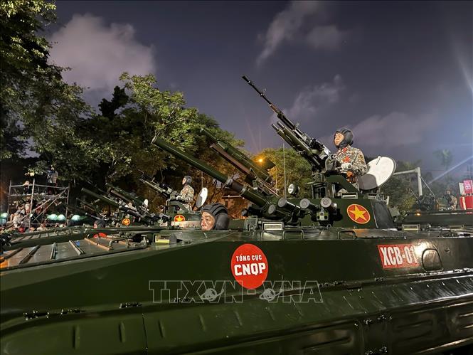 Hanoians welcome the first joint rehearsal for 80th National Day - VNA ...