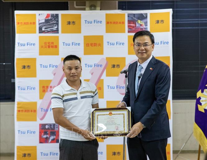 Two Vietnamese youths honored in Japan for heroic rescue - VNA Photos ...