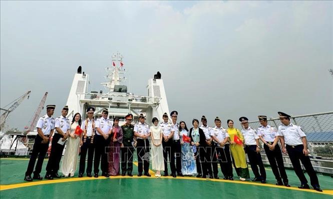 Đoàn công tác tàu Cảnh sát biển Việt Nam đến Indonesia - Ảnh thời sự ...