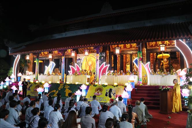 Vu Lan Festival honous filial piety - VNA Photos - Vietnam News Agency ...