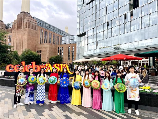 Vietnamese cultural colours shine at UK’s largest Southeast Asian ...