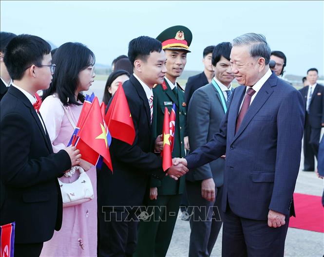 Party leader sets foot in Pyongyang for state visit to DPRK - VNA ...
