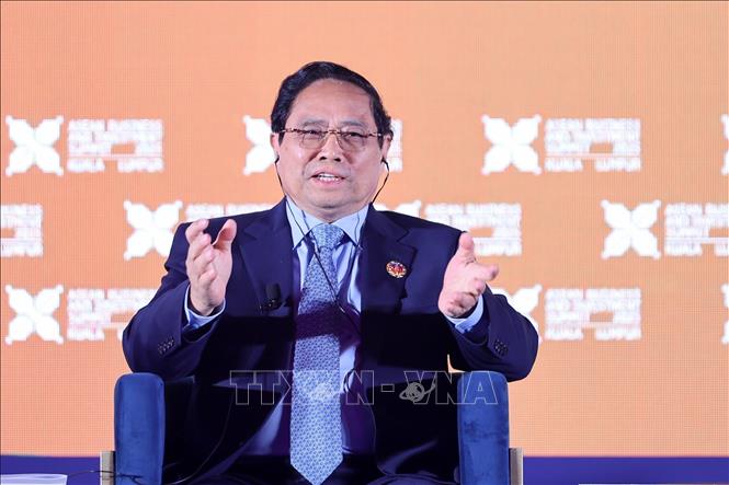 PM attends ABIS's dialogue on sidelines of 47th ASEAN Summit - VNA ...