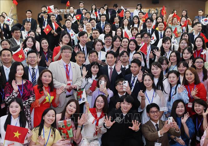 State President meets Vietnamese community in southeastern RoK - VNA ...