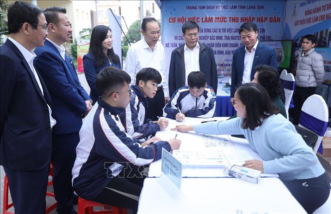 Sự kiện “Chung tay vì người nghèo - Không để ai bị bỏ lại phía sau” tại ...