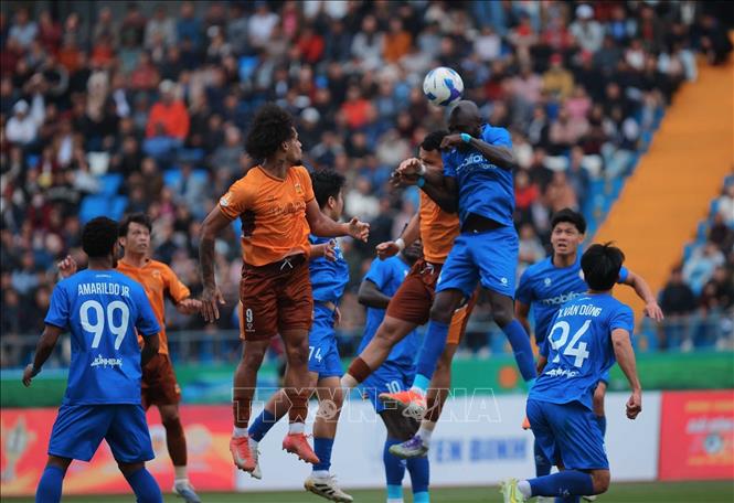 Cup Tứ hùng Thái Nguyên 2025: CLB PVF CAND thắng CLB Hoàng Anh Gia Lai ...