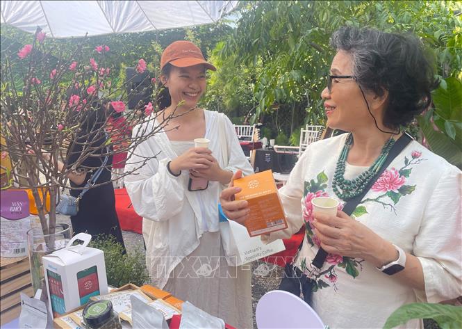 Phiên chợ Tết "xanh" thu hút đông đảo người dân TP. Hồ Chí Minh - Ảnh ...