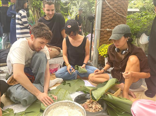 Phiên chợ Tết "xanh" thu hút đông đảo người dân TP. Hồ Chí Minh - Ảnh ...