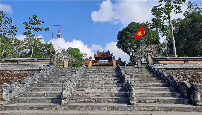Huế: Kiến trúc cổ kính của lăng vua Gia Long - Ảnh thời sự trong nước ...