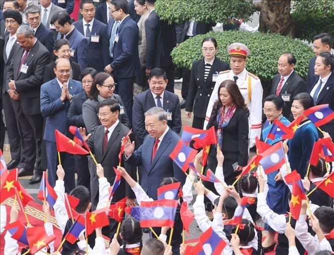 Party General Secretary chairs official welcome ceremony for top Lao ...