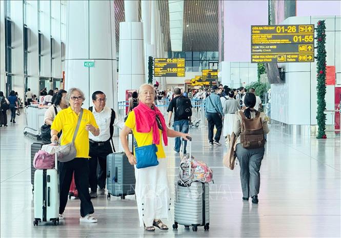 Tan Son Nhat airport braces for holiday surge with 750 daily flights ...